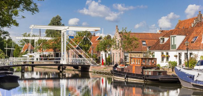 Hollanda'nın En İyi 14 Turistik Noktası: Gezilecek Yerler Rehberi