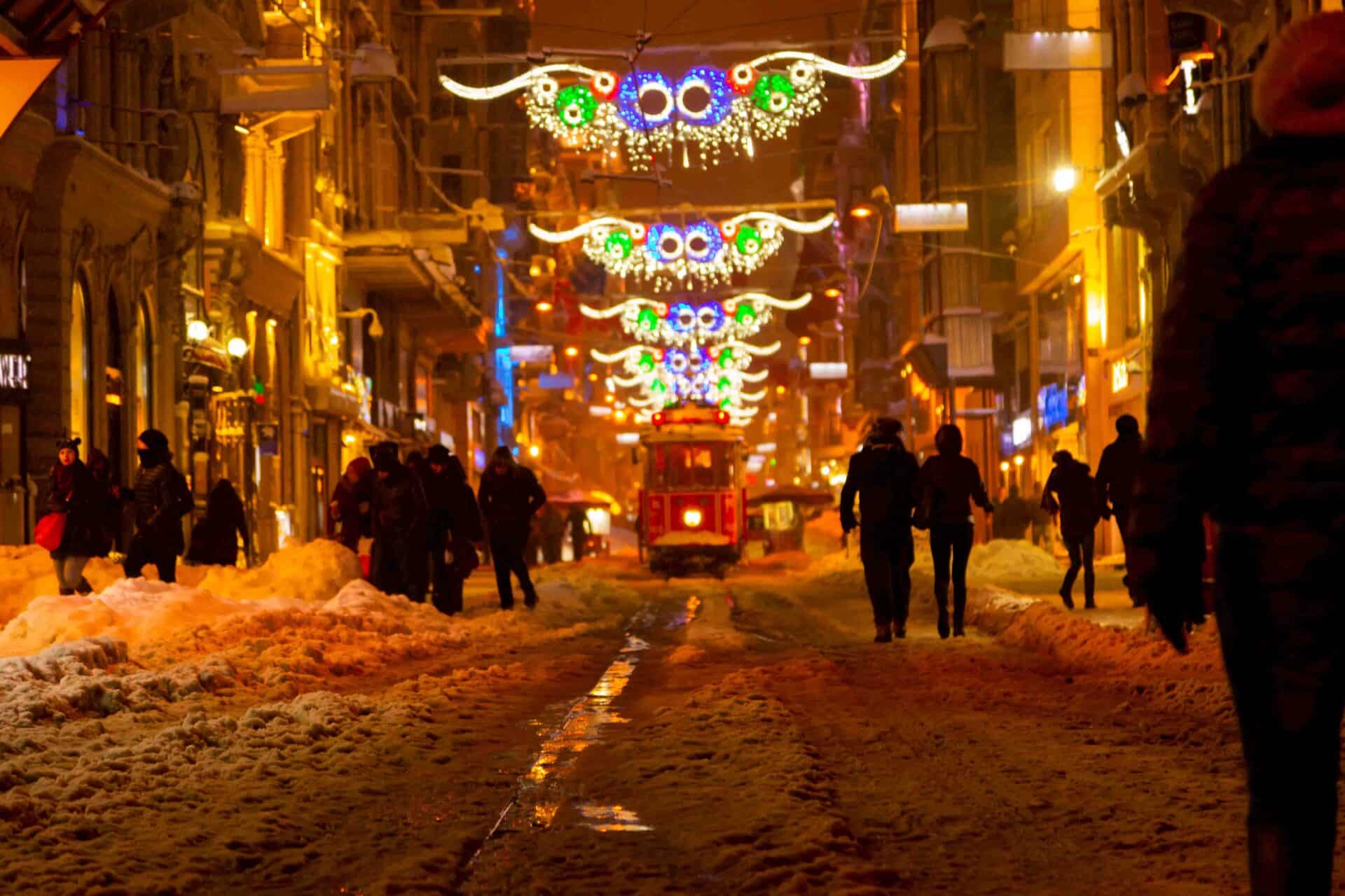 İstanbul'un Yılbaşı Süslemeleri İle Ünlü Mekan ve AVM'leri Listesi