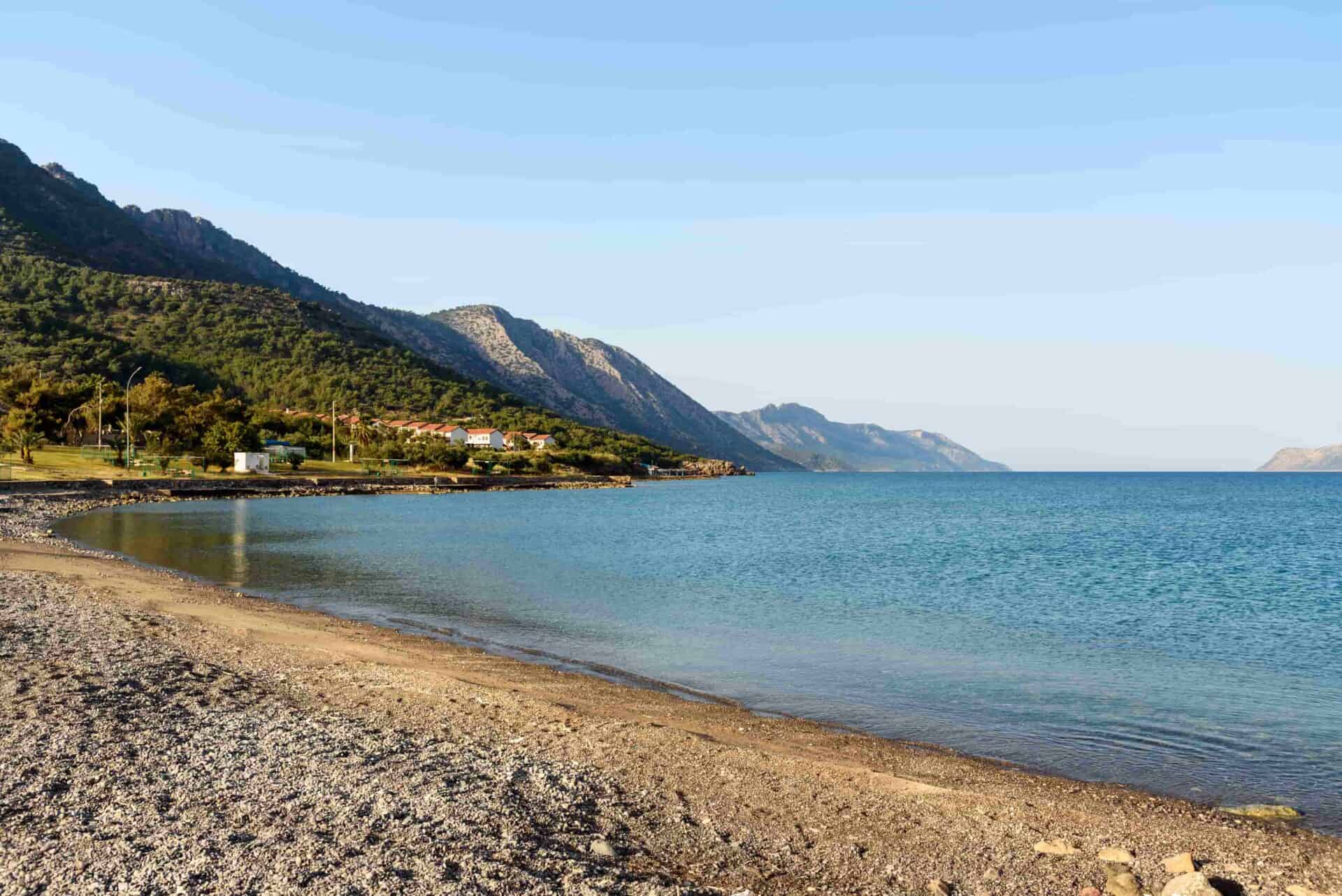 Tisan Adası’nda Gezilecek Yerler: Cennet Koylar ve Tarihi Güzellikler